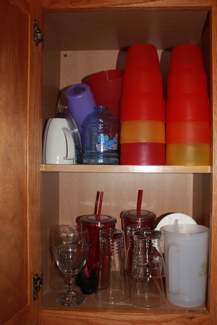 Working Supermom: Organizing Your Cup Cabinet
