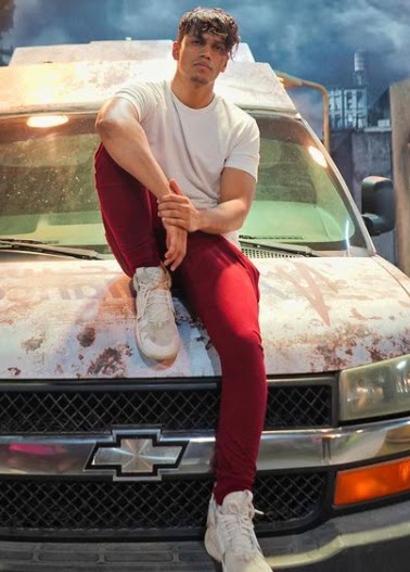 Zubair Sarookh (Facebook Star) Biography, Age, Height & More