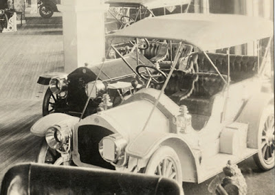 American Auto Emblems: VELIE