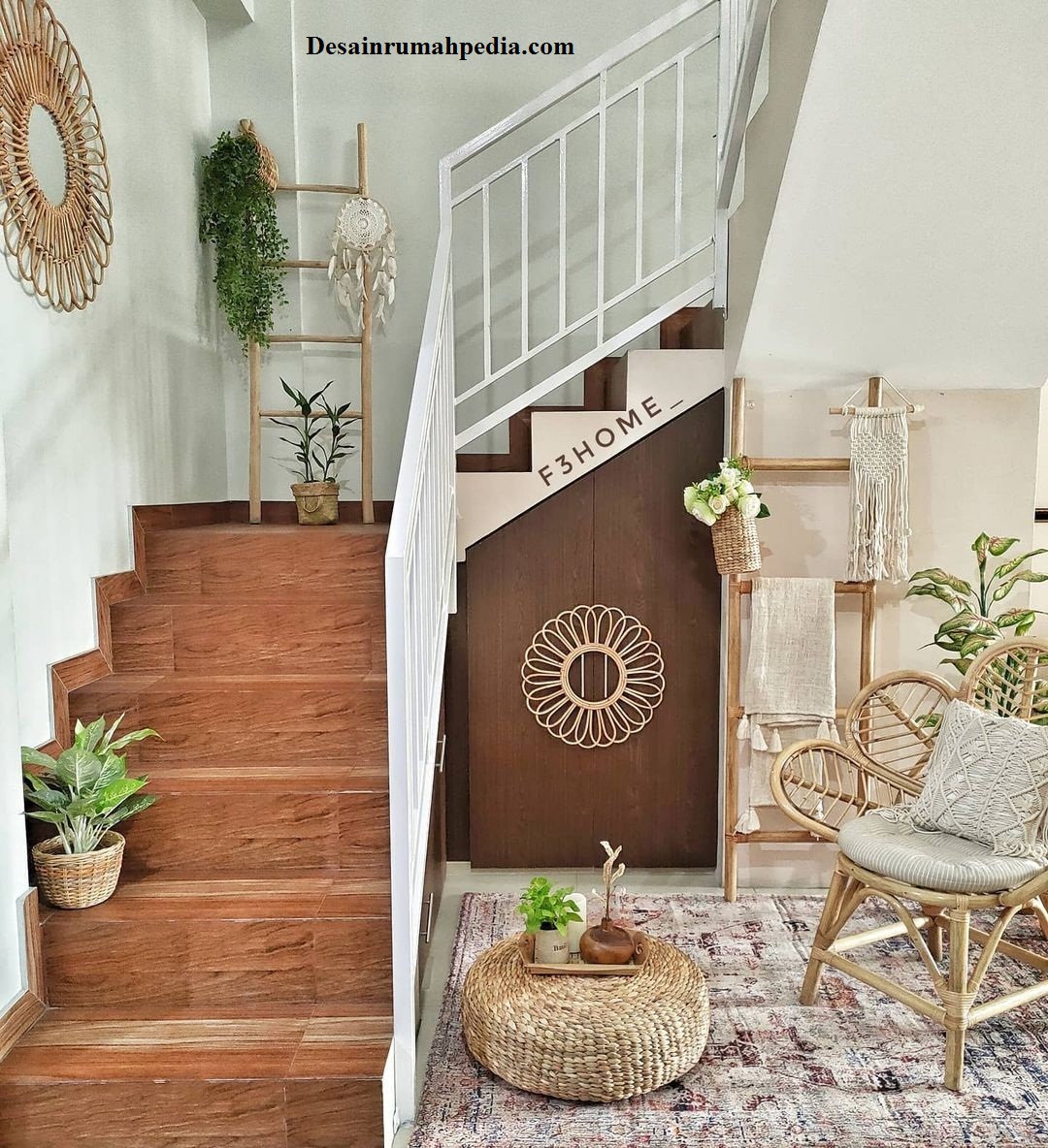 6 Ide Kreatif Memaksimalkan Ruang Bawah Tangga untuk Ruang Keluarga dan ...