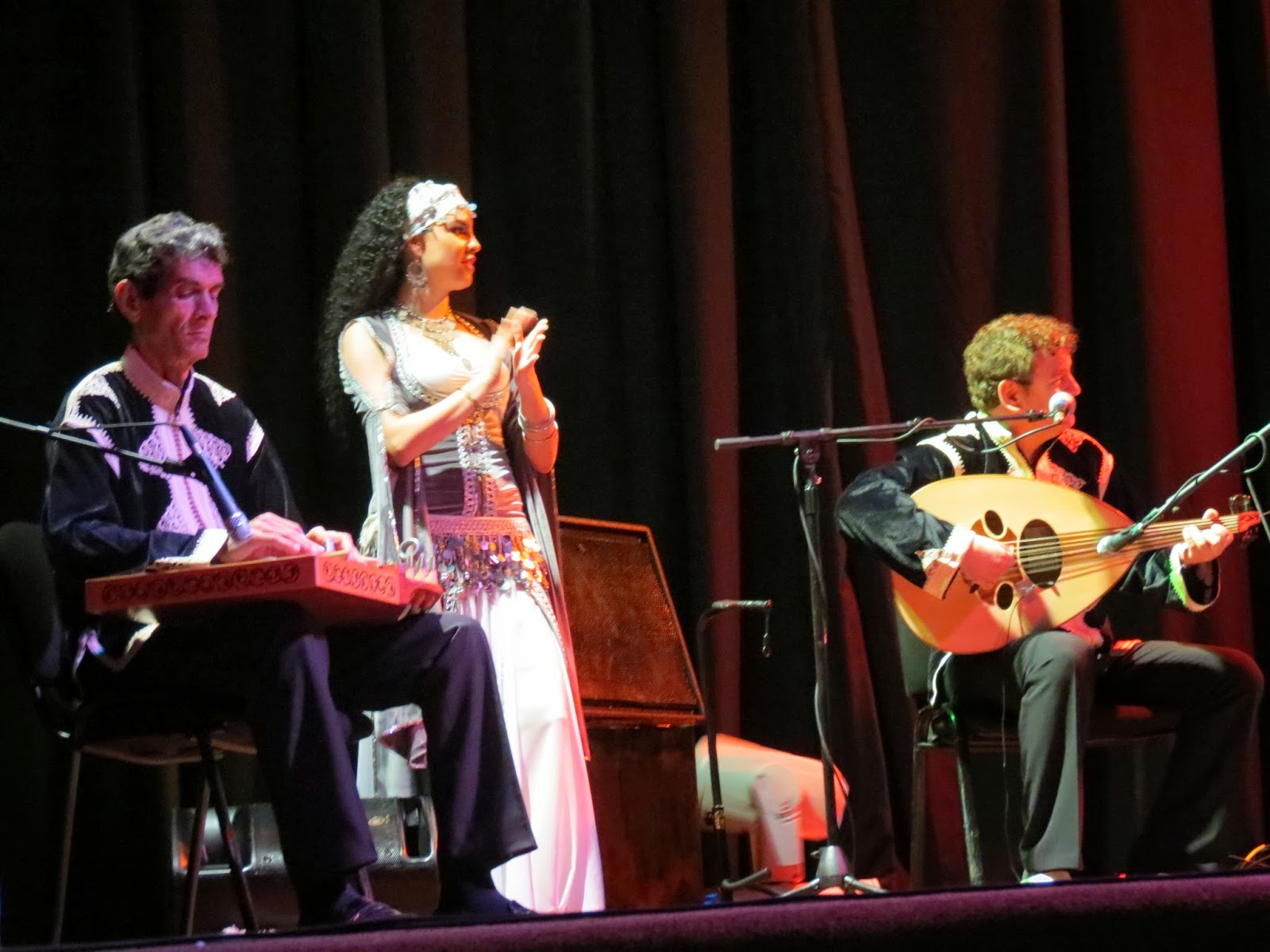 MÚSICA Y DANZA: ABRAZO DE MÚSICA ÁRABE Y ESPAÑOLA.