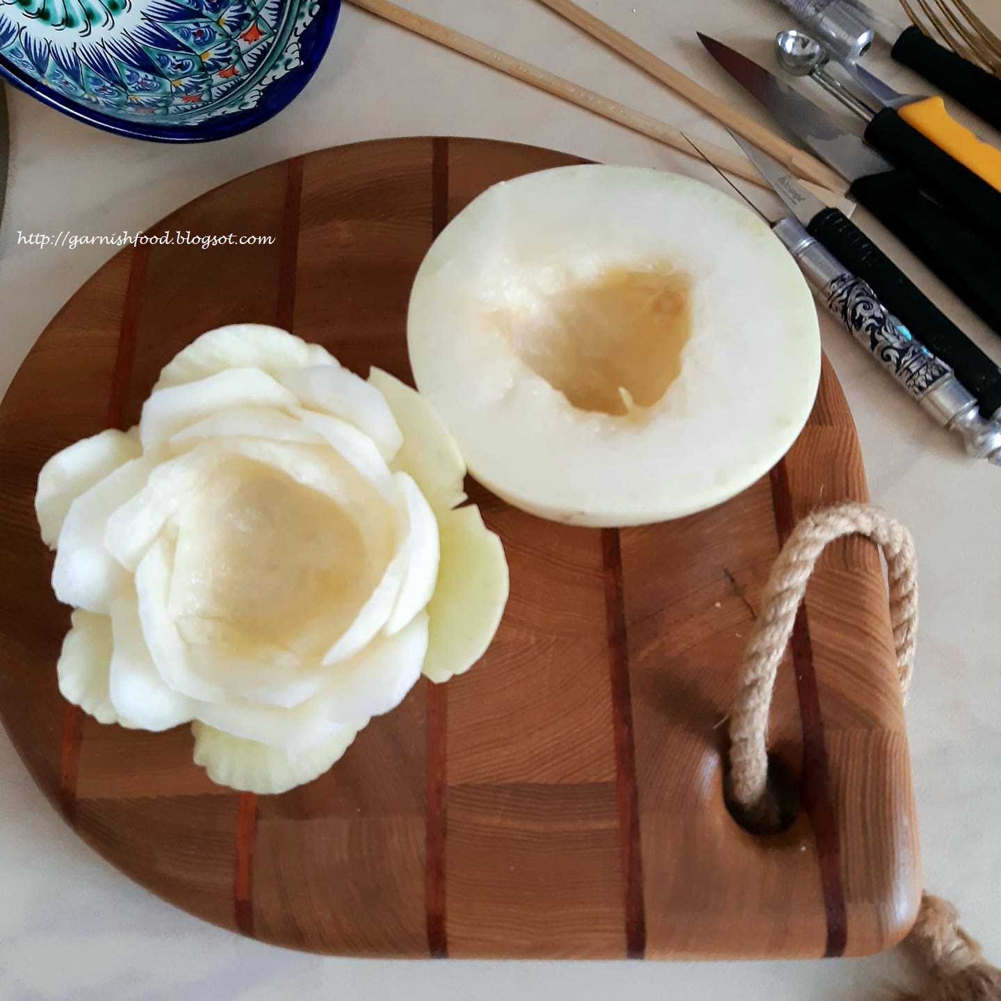 GarnishFoodBlog - Fruit Carving Arrangements and Food Garnishes