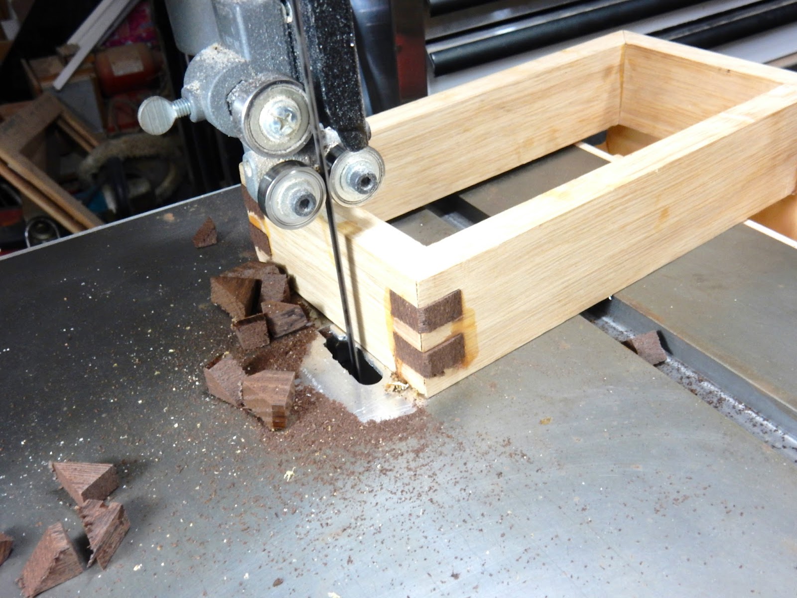 Jax Design: Make a Simple Jig and Build Boxes with Decorative Splines