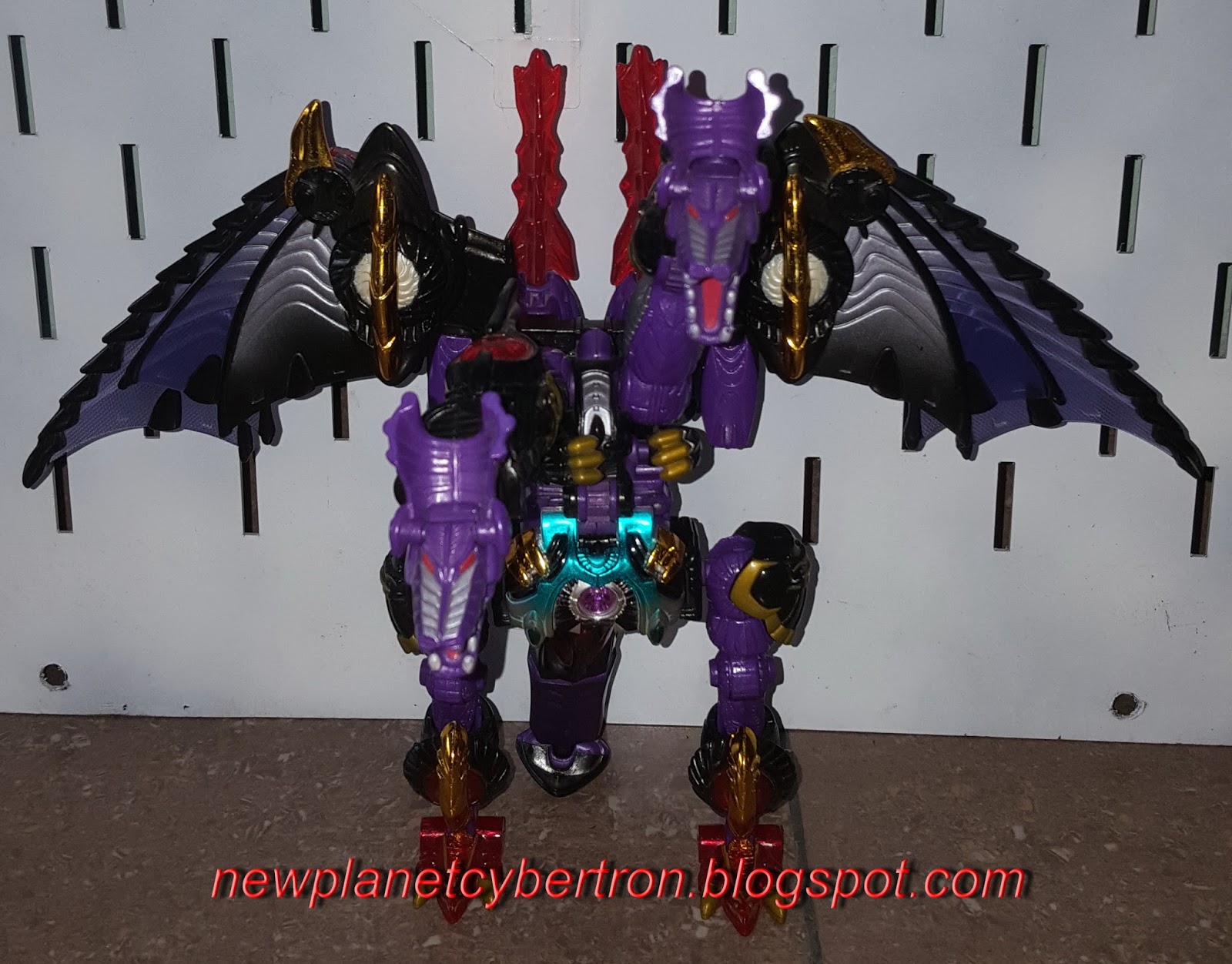 New Planet Cybertron: Transformers Review: Gigatron (Car Robots)