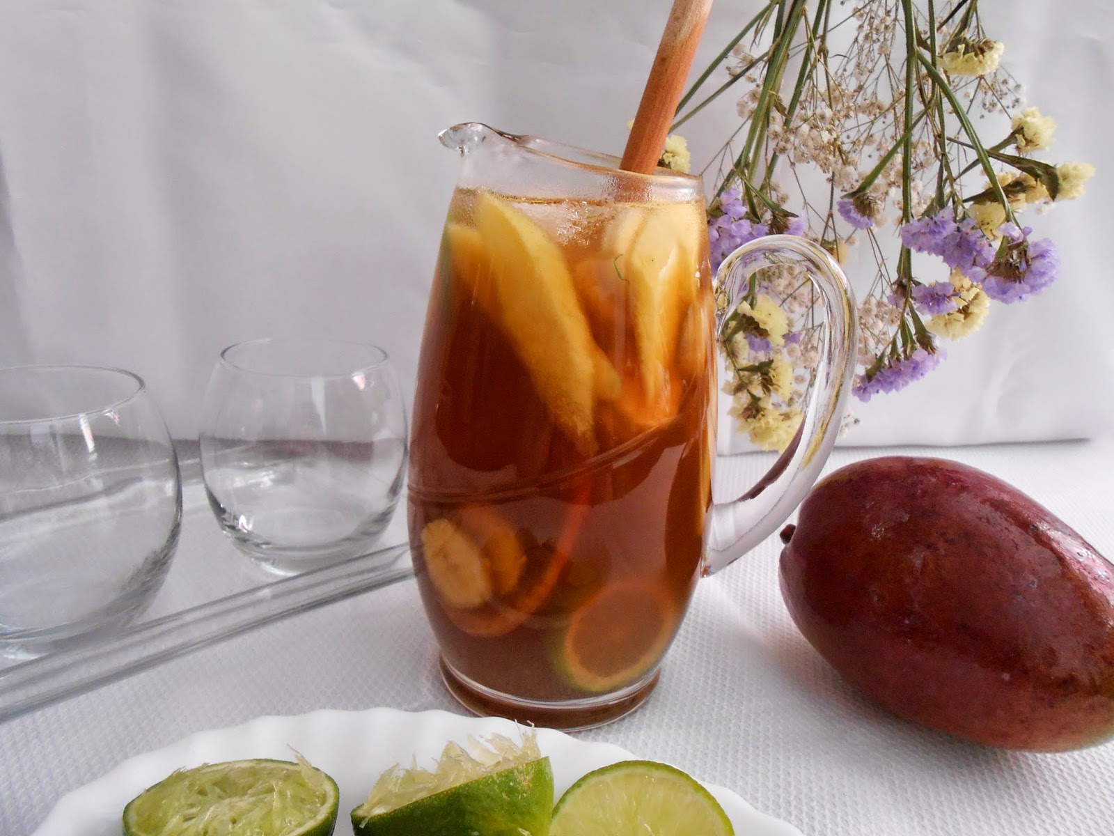 Ponche tropical de té y ron ~ Con sabor a huerto