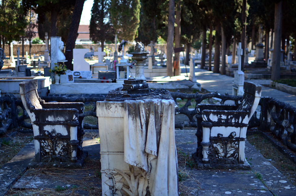 ΟΙ ΕΙΚΟΝΕΣ ΜΙΛΟΥΝ ΑΠΟ ΜΟΝΕΣ ΤΟΥΣ: Ο οικογενειακός τάφος Νικολάου Κοντού ...
