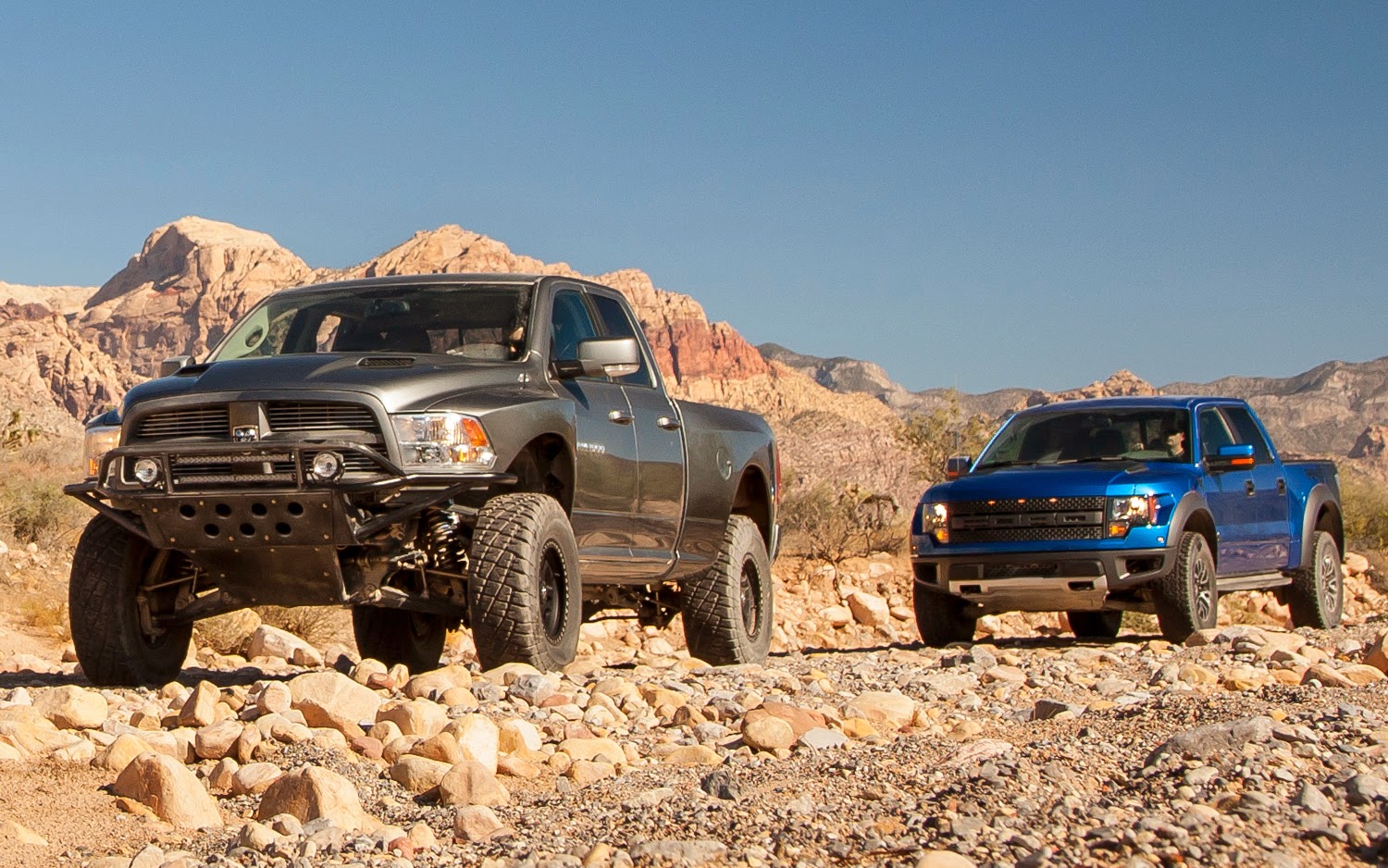 Dodge Ram Runner vs Ford Raptor! frente a frente