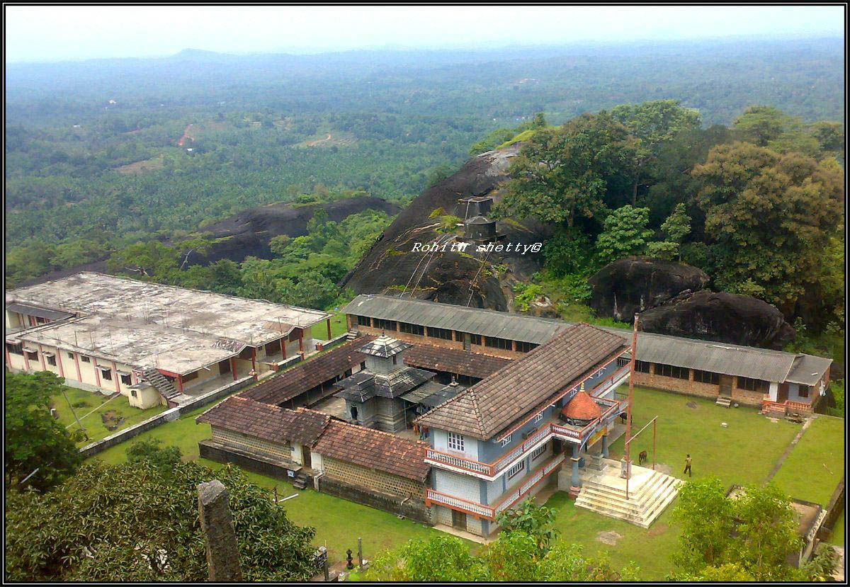 JOURNEY INTO DREAMS: Sri Karinjeshwara Temple