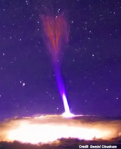 Space Lightning Over Hawaii | VIDEO