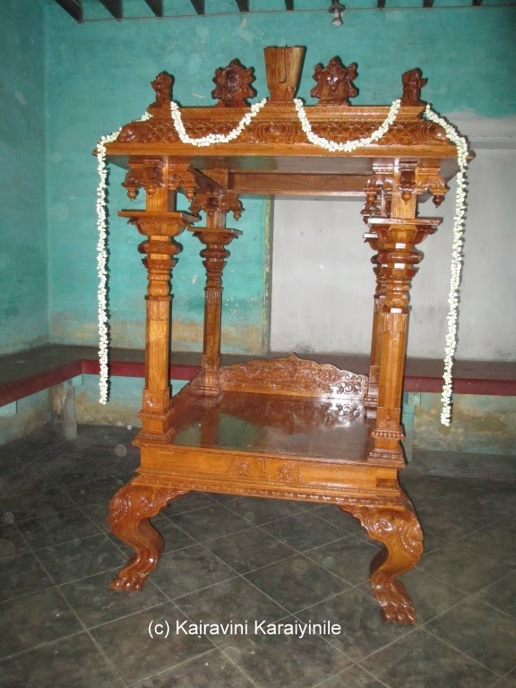 Kairavini karaiyinile - திரு அல்லிக்கேணி குளக்கரையோரம்: 'mancham' for ...