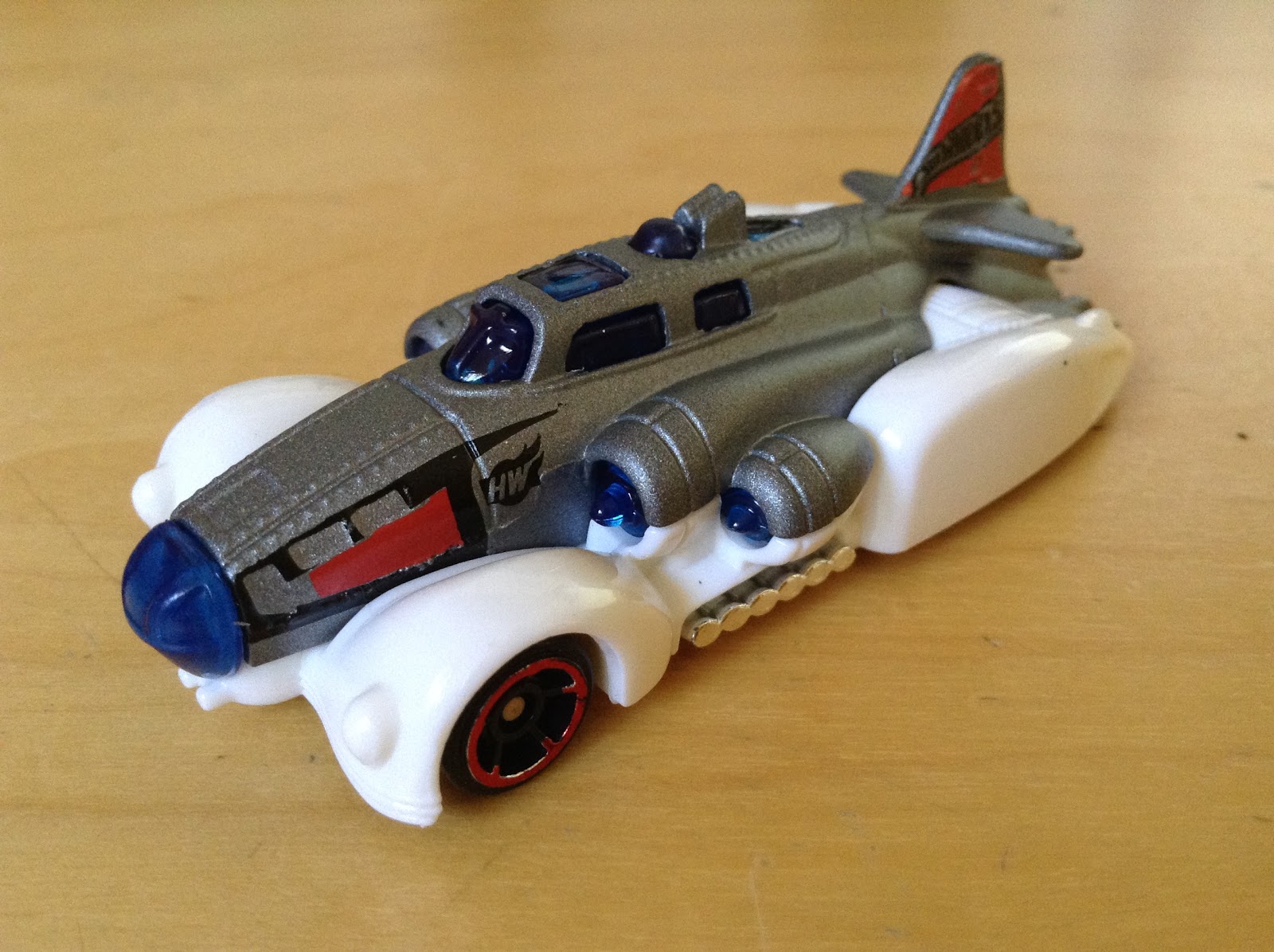 JULIAN'S HOT WHEELS BLOG: Fast Fortress (2017 Walmart Exclusive Mystery ...