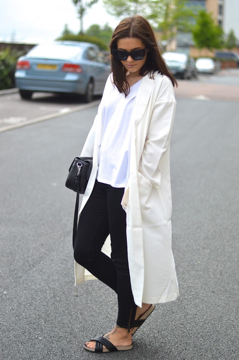 THOSE POOL SLIDES | A FASHION FIX // UK FASHION AND LIFESTYLE BLOG