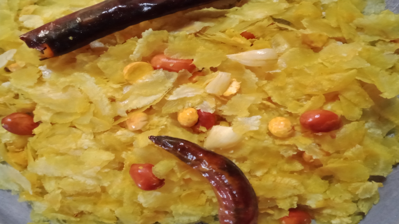 Fried poha mixture | poha chivda recipe | pranitha recipes