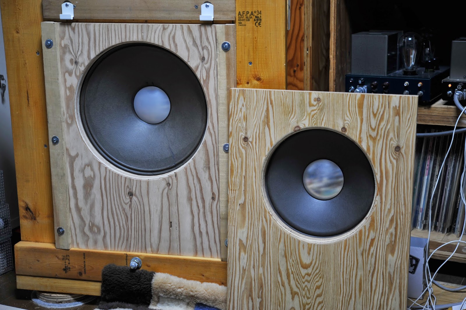 金属とガラスの日々 Stereo Cameraと真空管: JBL D131到着