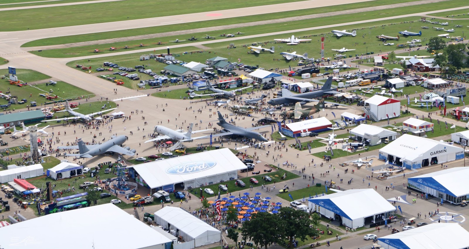 The Aero Experience: EAA AirVenture Oshkosh 2017: First View Highlights