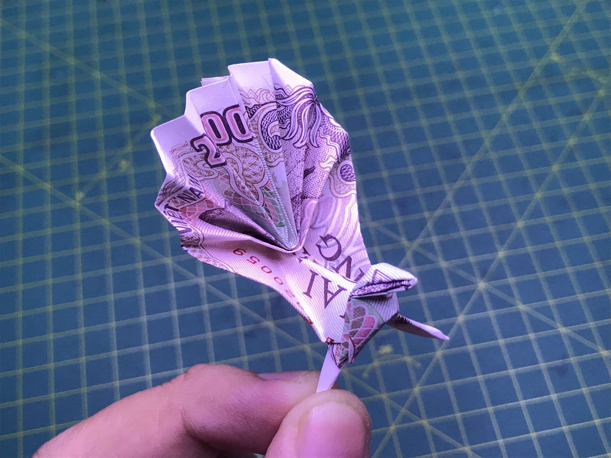 Cách gấp con công có chân bằng tiền giấy money origami crane with legs ...