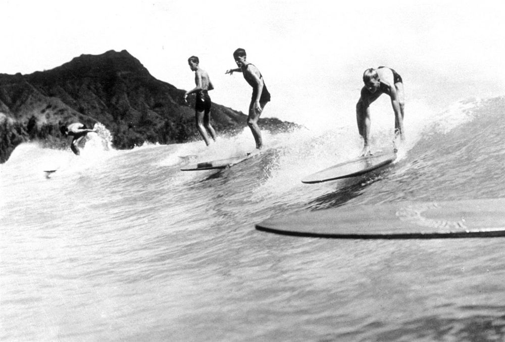 Fun in the Water: 20 Interesting Vintage Pictures of Surfers From the ...