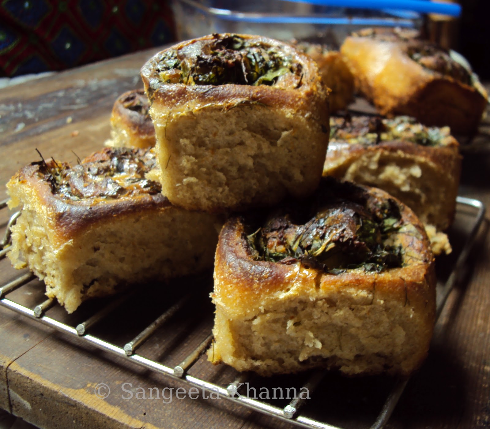 Palak paneer in a bread and some pull apart rolls | and how to make the ...