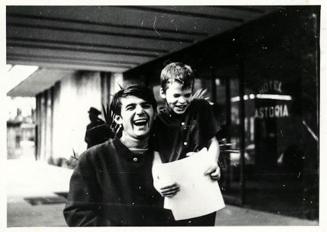 You Make Me Laugh! Here Is a Cool Snap Collection of People Laughing in ...