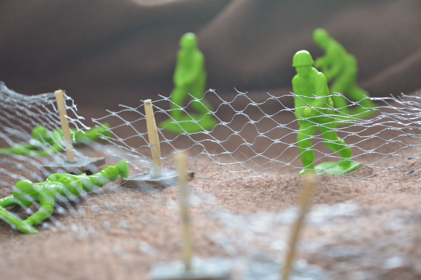 Petite Infanterie: How to make your own mini barbed wire