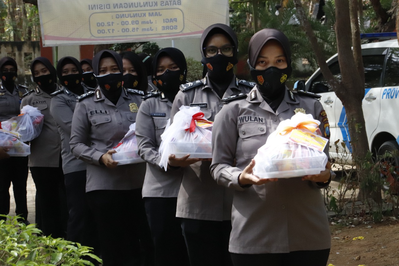 Menuju Transformasi Polri Yang Presisi, Polwan Sumenep Gelar Bakti ... Menuju Transformasi Polri Yang Presisi, Polwan Sumenep Gelar Bakti ...