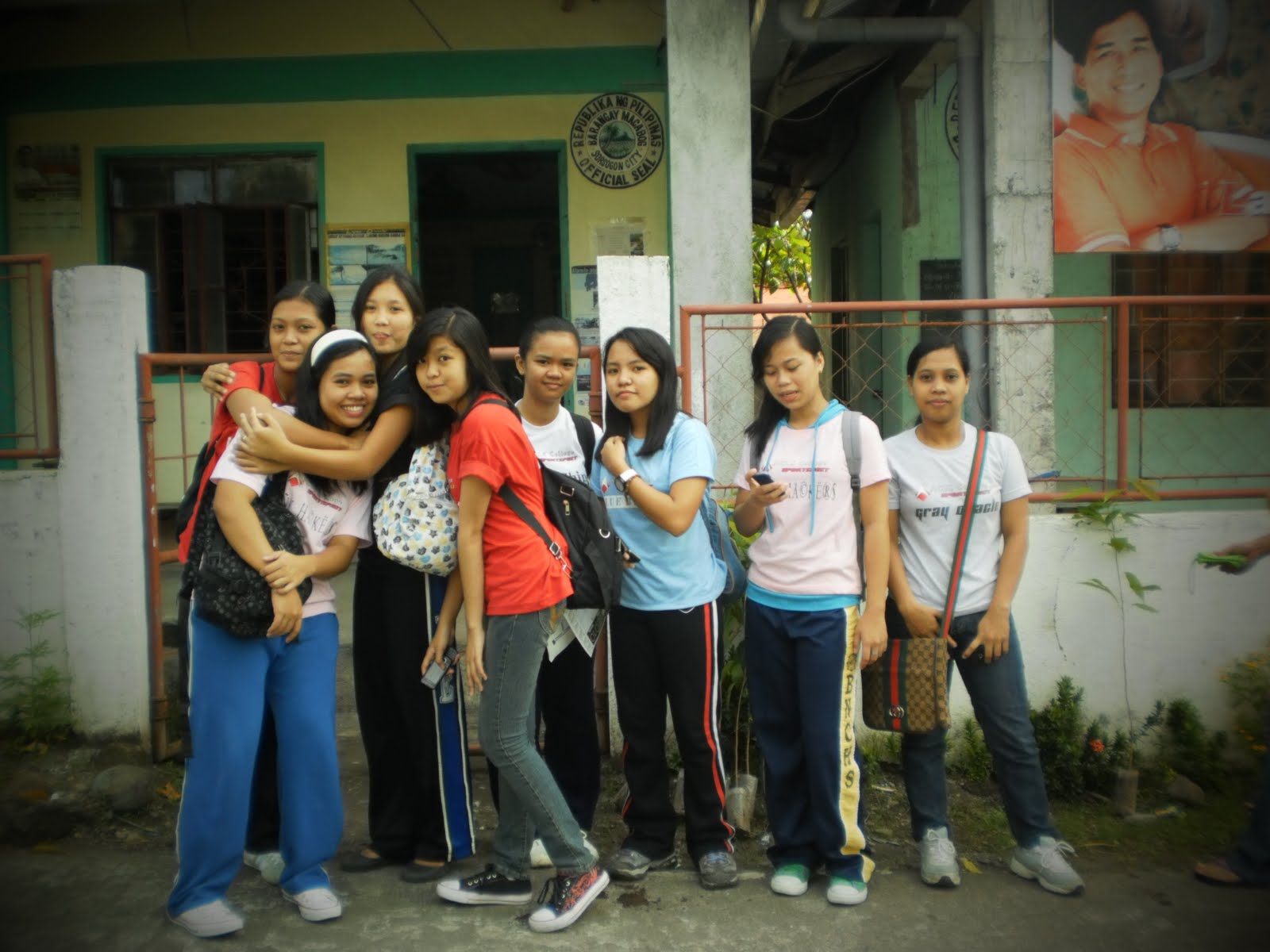 LOVE hAs No BoUNDaries: Tunay na mAgKaKaIBigan. :)