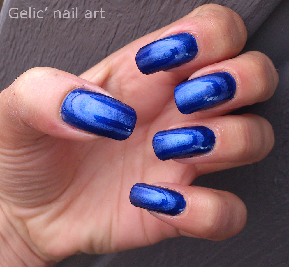 Gelic' nail art: 31DC2013 Day 5; Matte and shiny layered in blue
