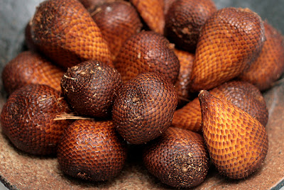 Three Cookies: Buah Salak/Snake Fruit and Yum! Brands no more BPA