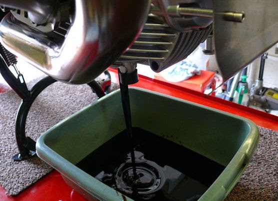 Video: How To Change Your Oil Of Motorcycle Engine On Your Own - Rider ...