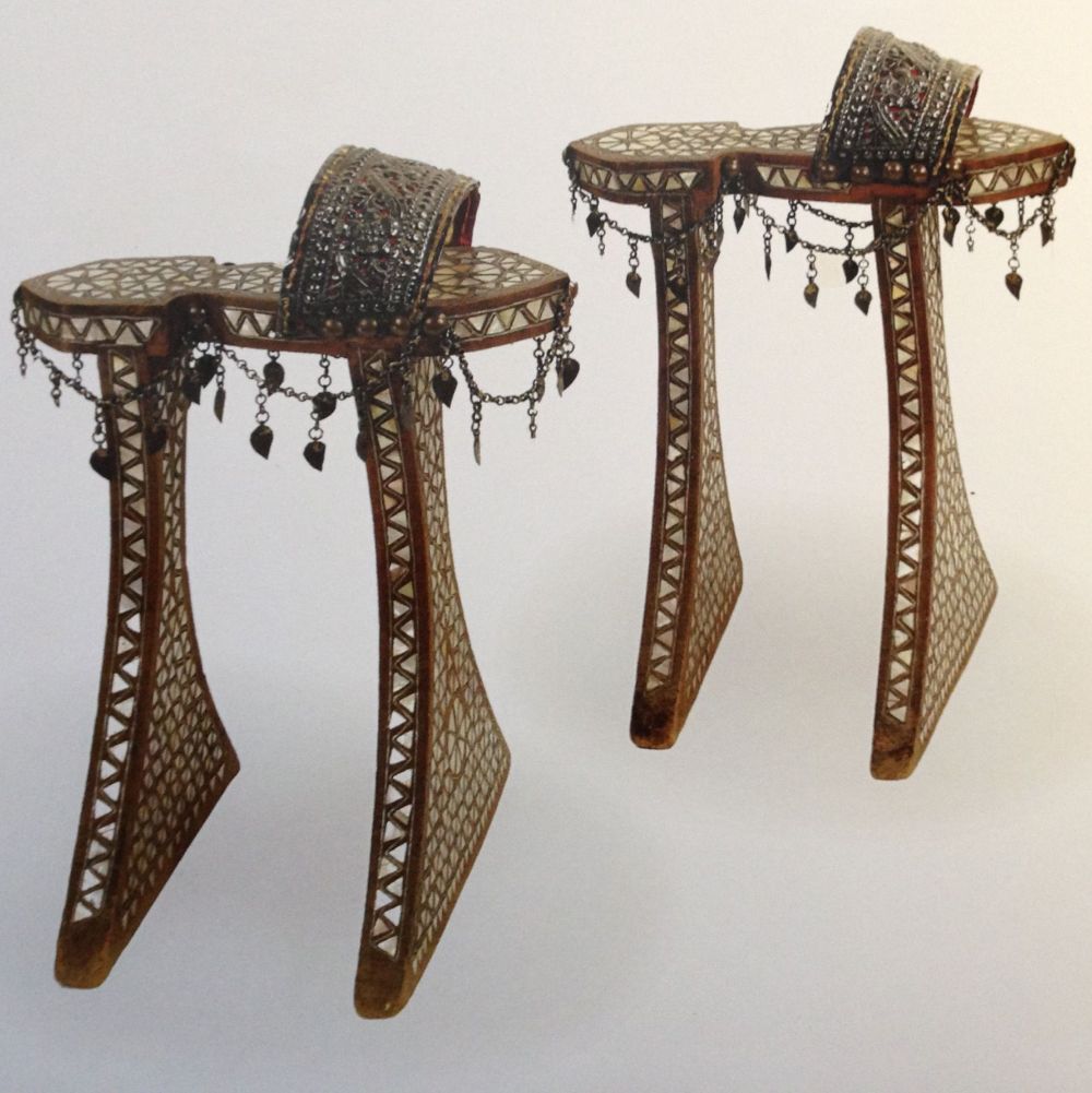 The Chopines: These Bizarre Platform Shoes From the 16th Century Were a ...