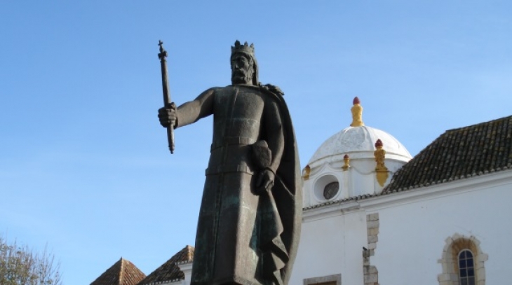 Postais da Cultura Portuguesa : Estátua de D. Afonso III em Faro