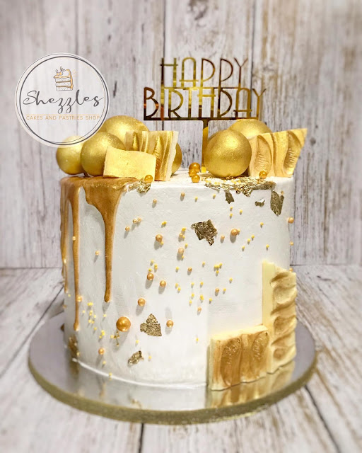 SHEZZLES | Cakes and Pastries: Gold Drip Cake