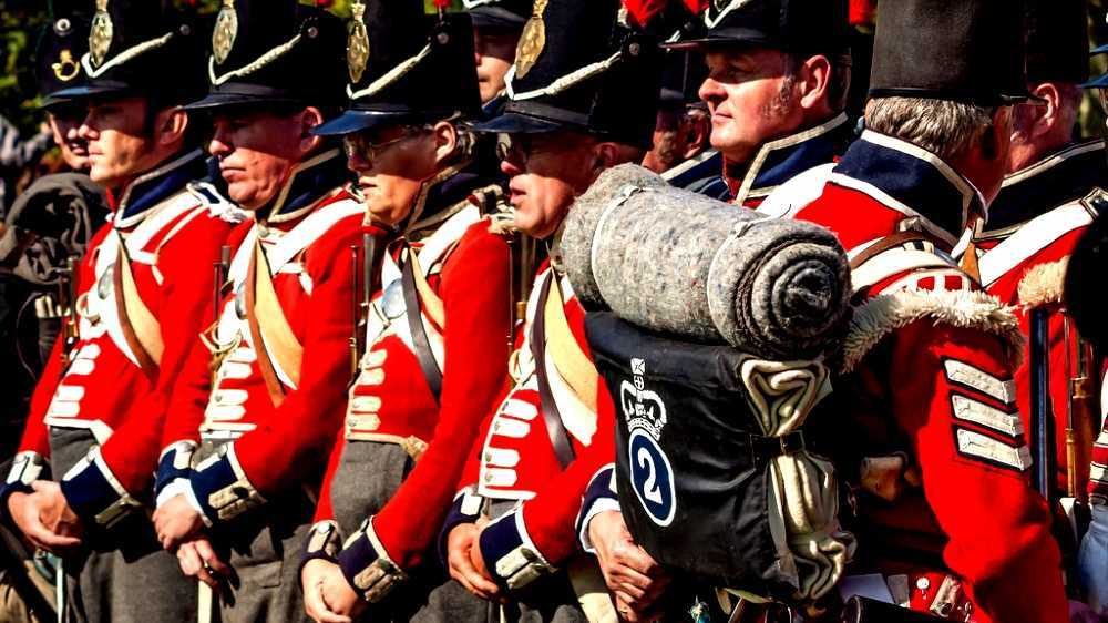 Red coat (military uniform)
