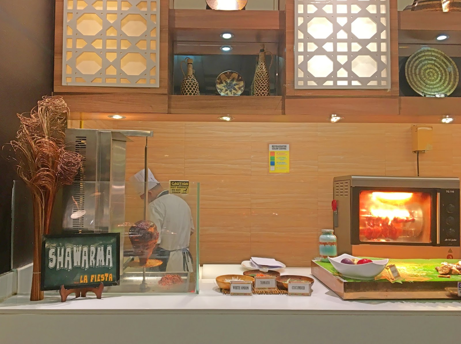 The Bandwagon Chic: The Largest Filipino Buffet Restaurant