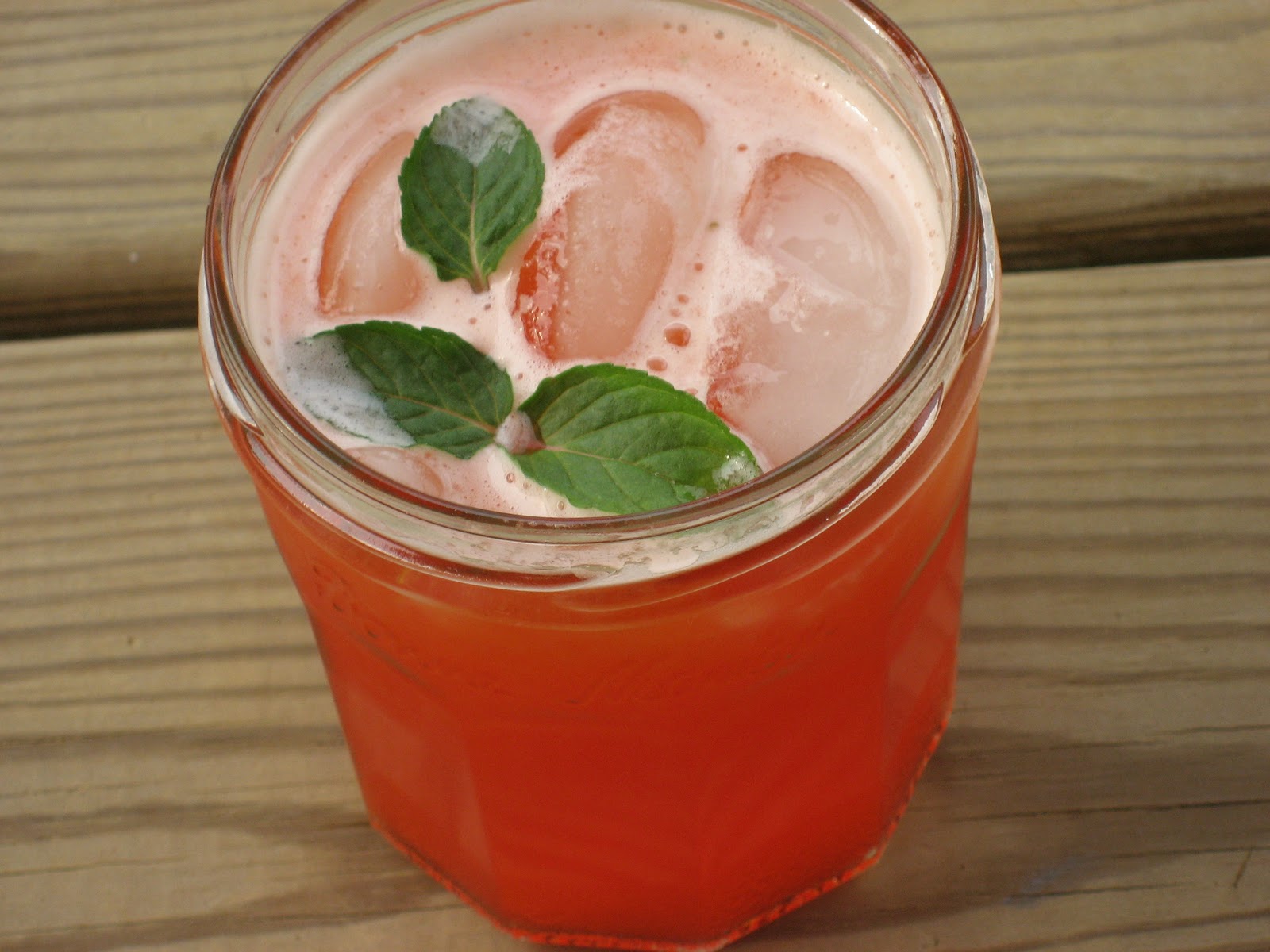 GLitTeRpAraDISe: Mint Pink Lemonade