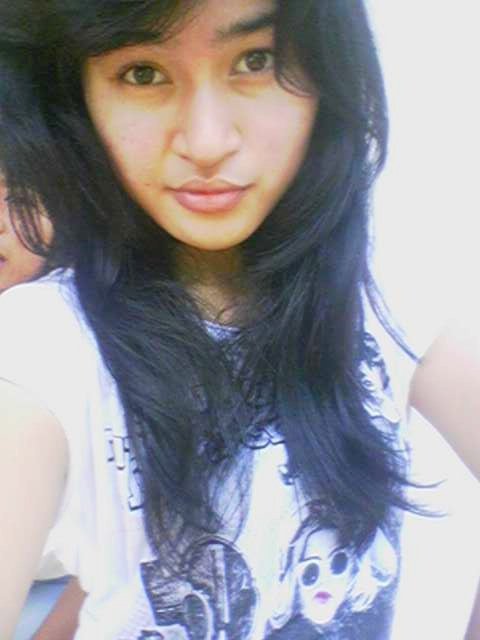 Alasan photo profil cewek di facebook selalu CLOSE UP ~ arifinliv