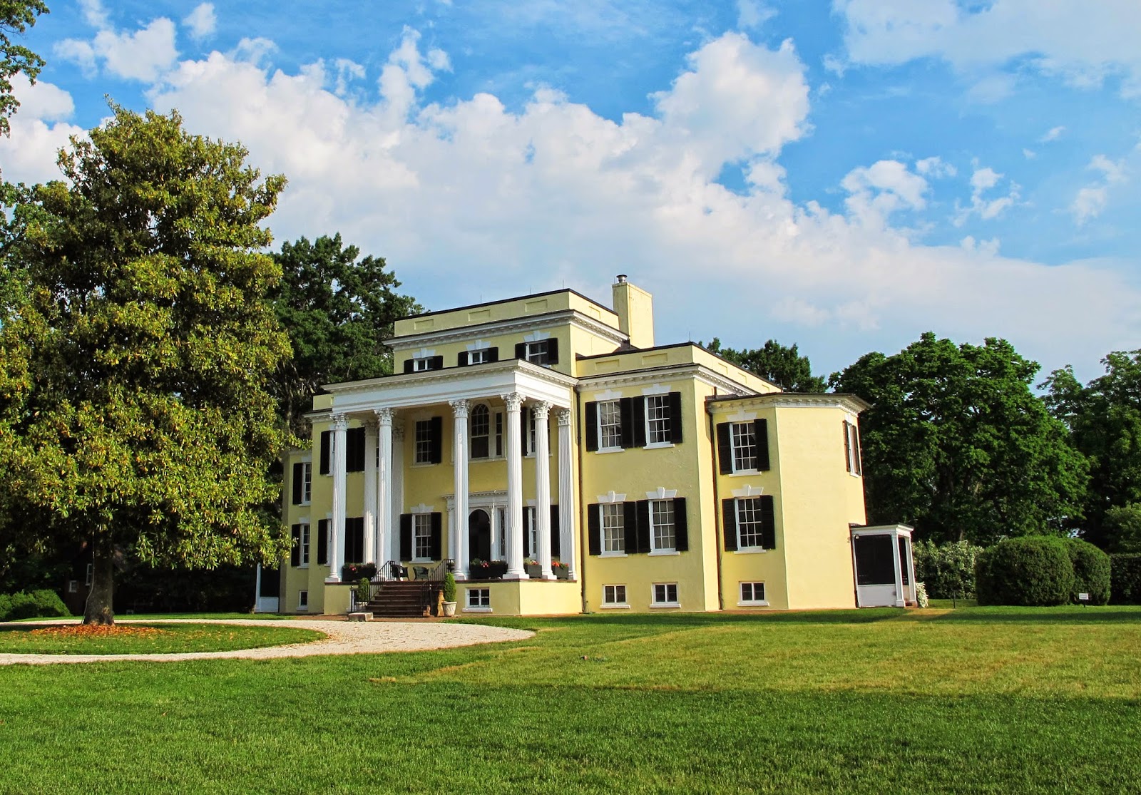BIG OLD HOUSES: A Virginia Plantation