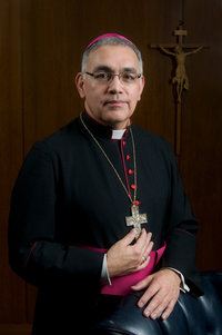Bishop Joe Vásquez Opens the Texas Senate in Prayer