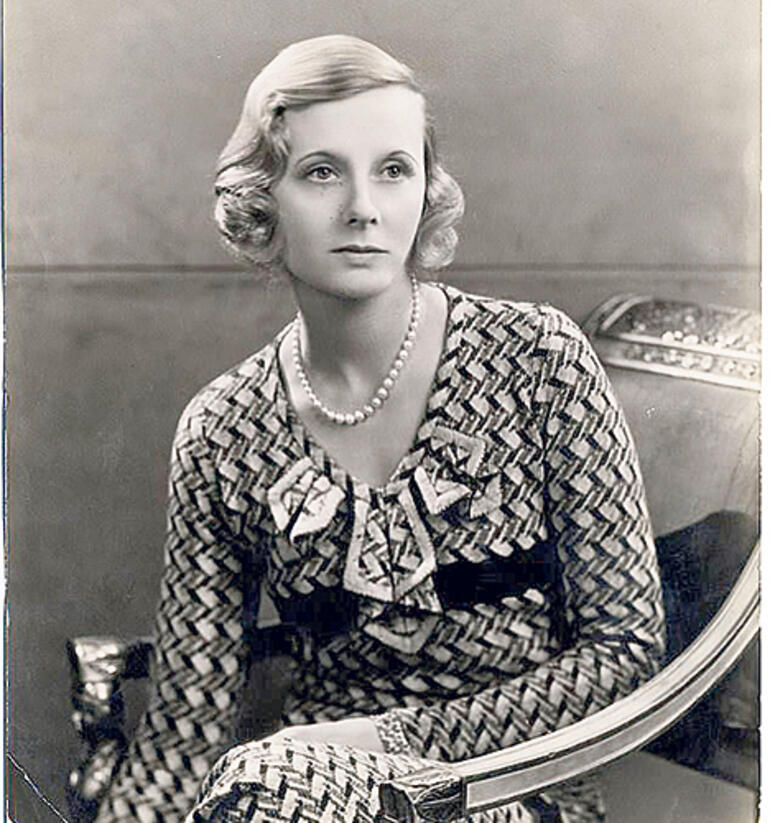 Mistress Manifesto: DORIS DELEVINGNE : THE GIRL WITH THE BEAUTIFUL LEGS ...