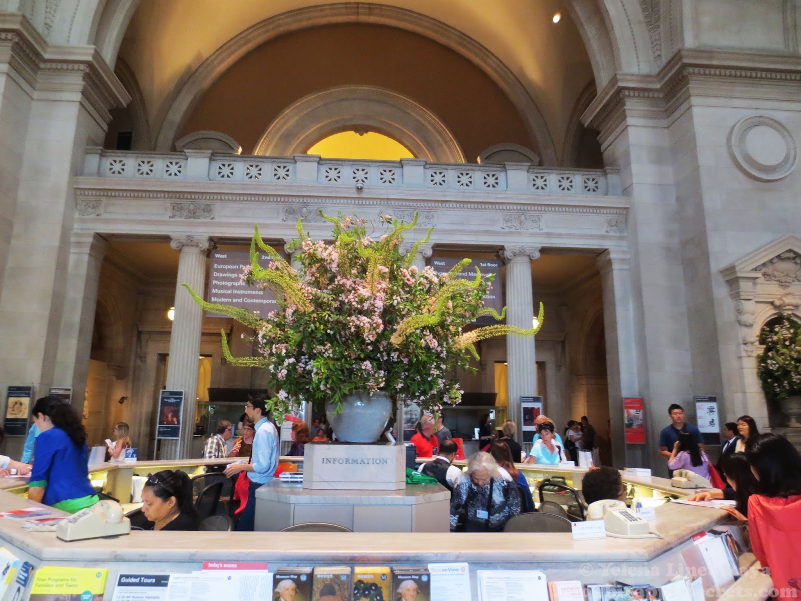 Big Apple Secrets: Fresh flowers in the Great Hall , Metropolitan ...