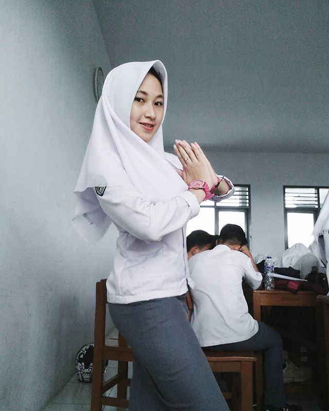 Video Cewek Abg SMA cantik semprot dimukanya