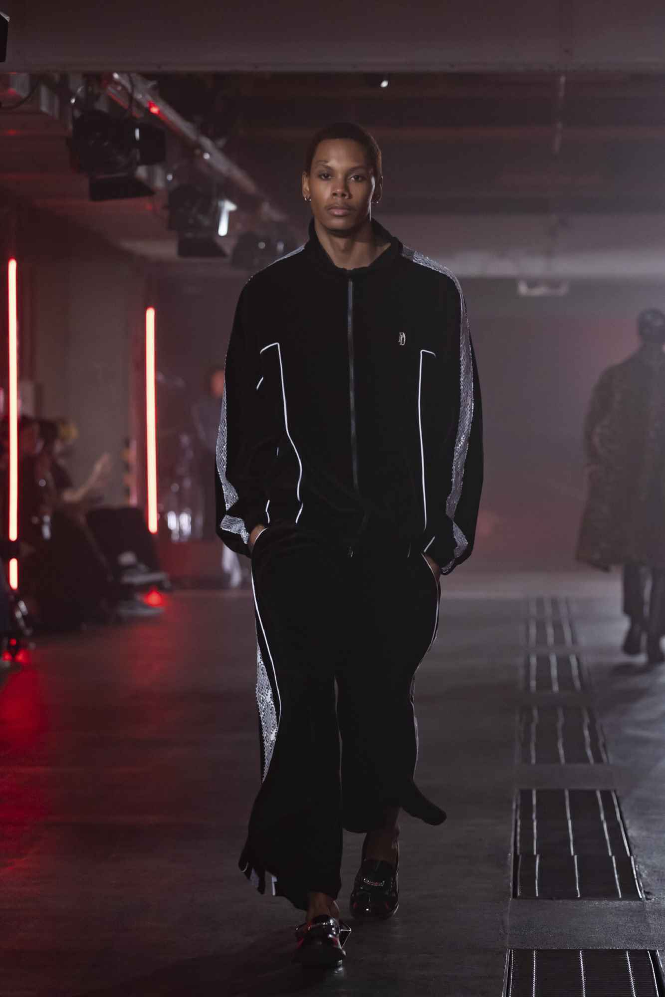 El CondutorH reconcepctuliza la silueta del rockstar para su colección ...