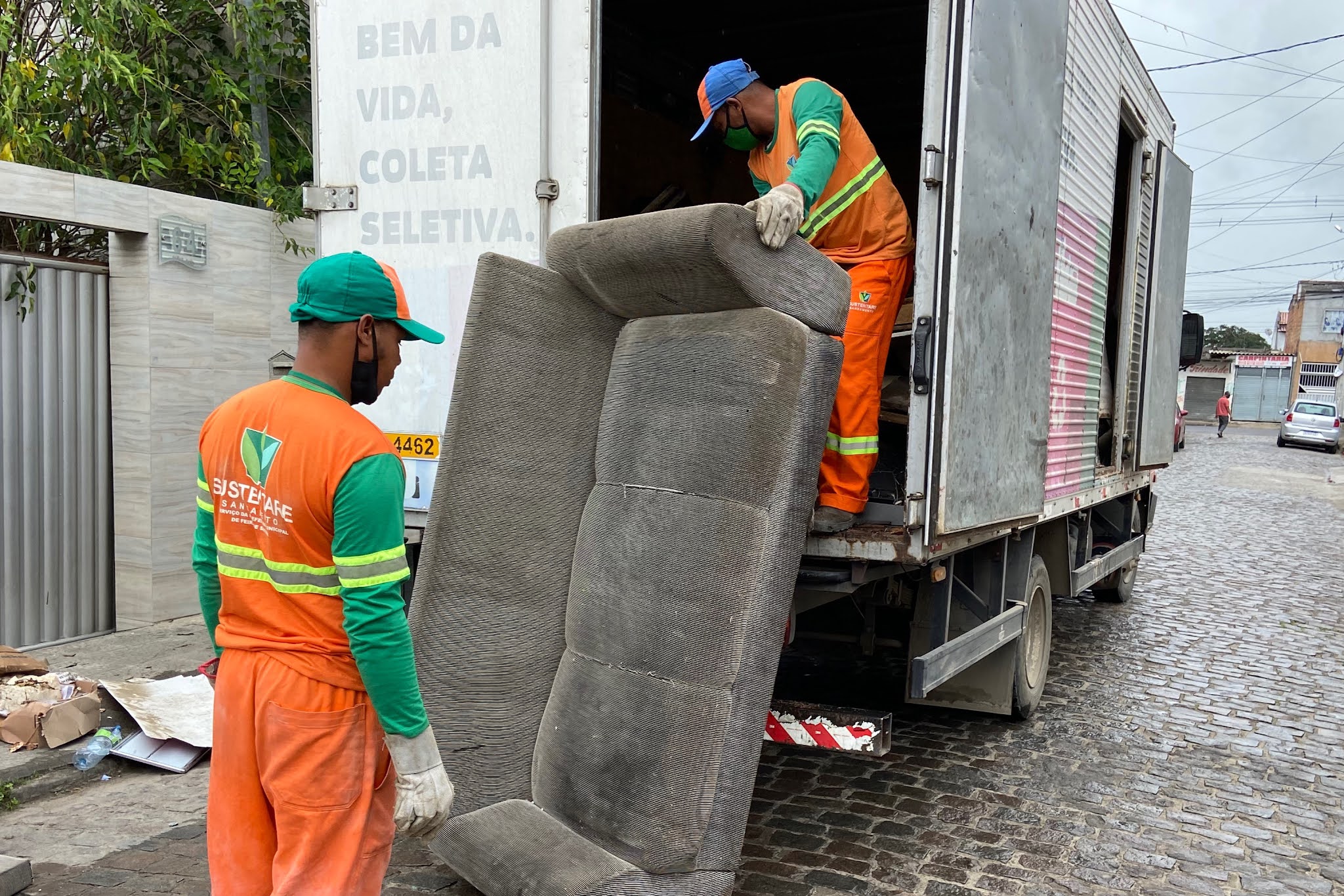 Blog Por Simas: MORADORES DO CAMPO LIMPO RECEBEM OPERAÇÃO BOTA FORA