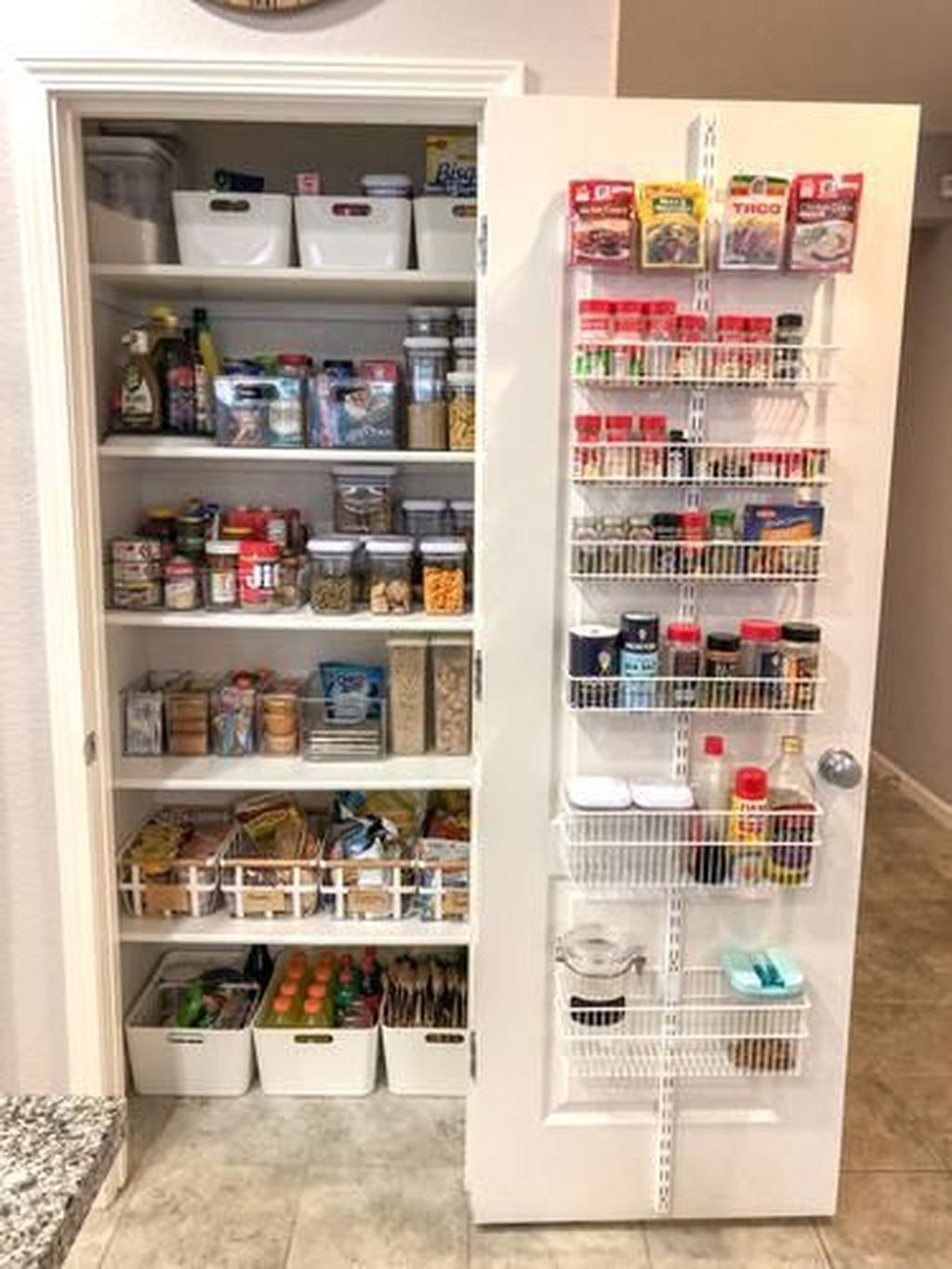 35+ Modern Pantry Deisgn Ideas For Small Kitchen