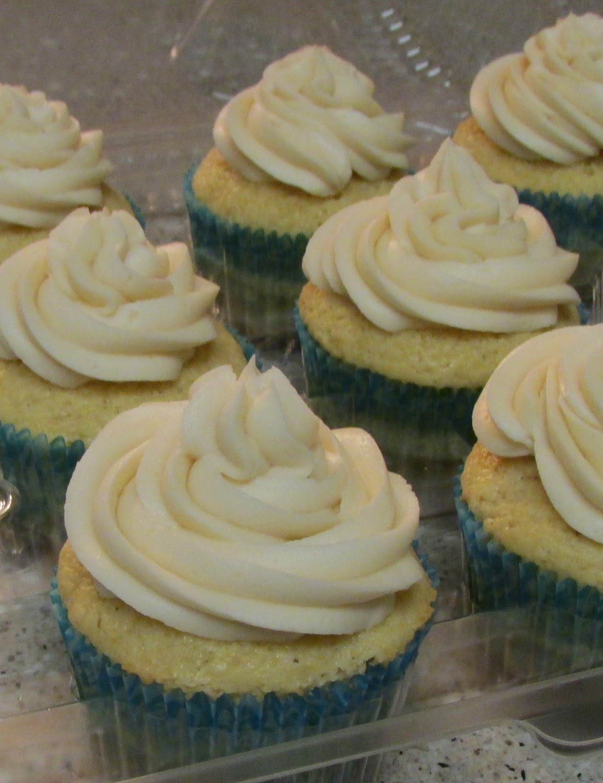 Baker Becky: Vanilla Cupcakes with Vanilla Buttercream