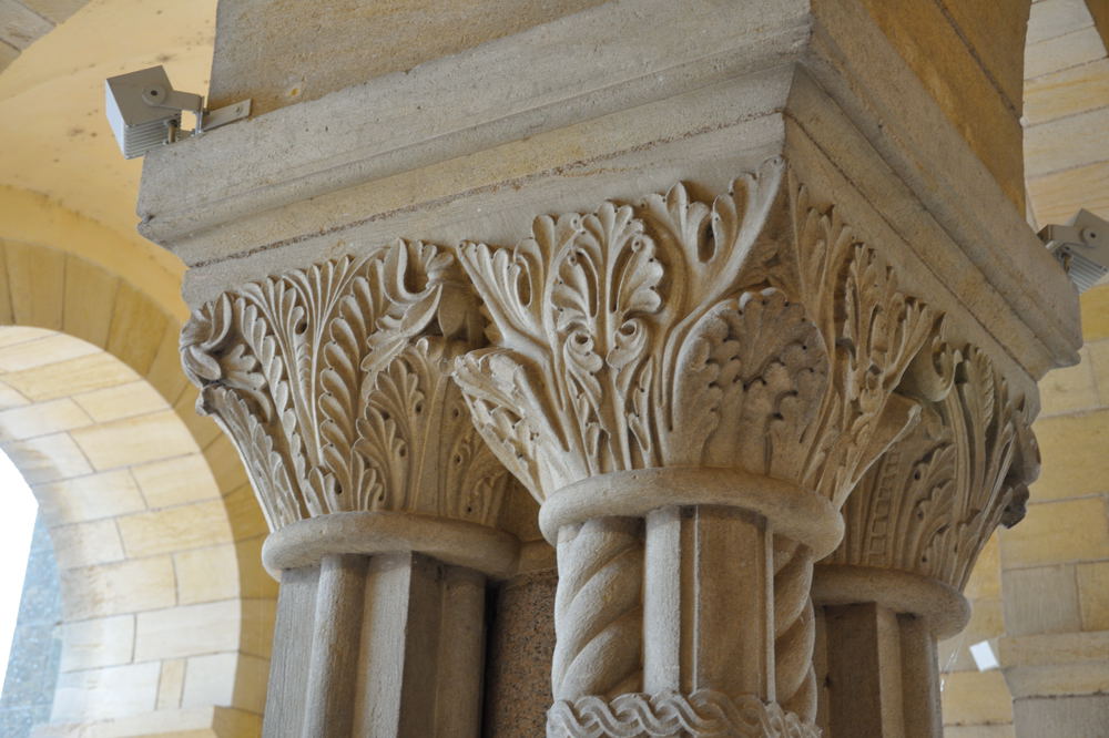 A Glossary of Romanesque Architecture: Astragale (astragal)