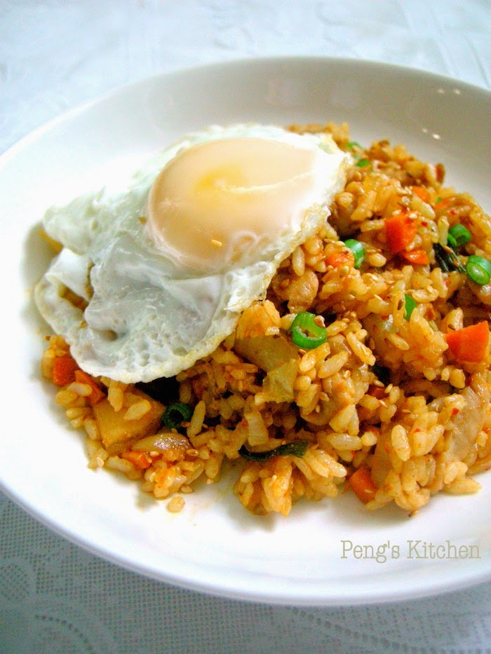 Peng's Kitchen: Kimchi Bokkeum Bap (Kimchi Fried Rice)