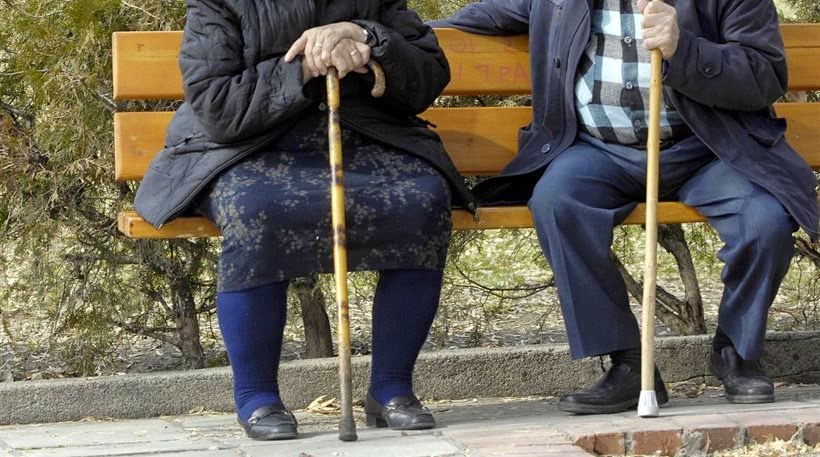 ΓΛΙΤΩΣΑΝ ΤΗΝ ΤΕΛΕΥΤΑΙΑ ΣΤΙΓΜΗ ΤΑ ΓΕΡΟΝΤΑΚΙΑ ΣΤΗ ΡΟΔΟ... ΑΠΟ ΤΑ ΧΕΡΙΑ ...