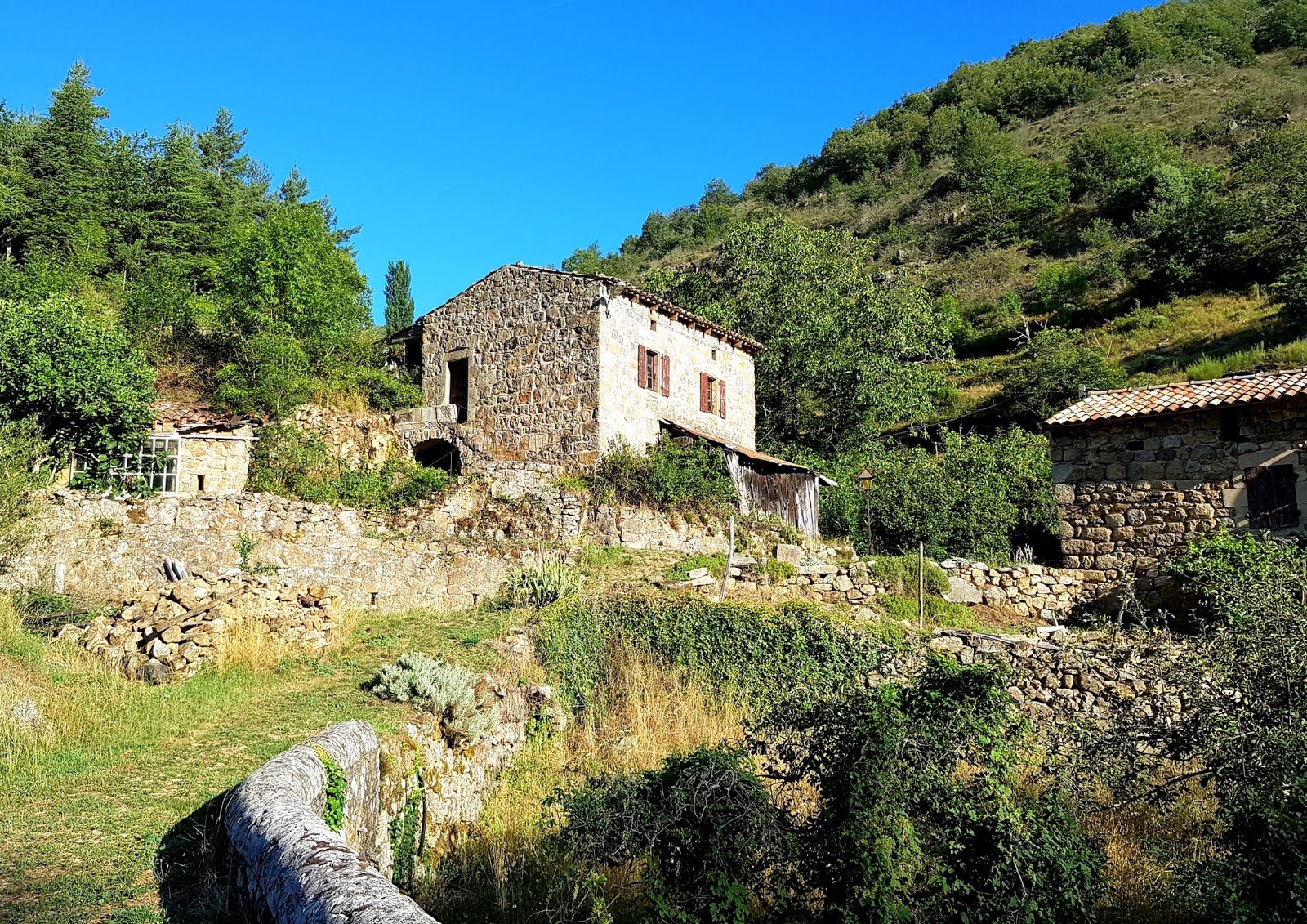 Wandeling in de vallei van de Auzène