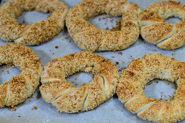 Simit, covrigi turcesti cu susan - CAIETUL CU RETETE